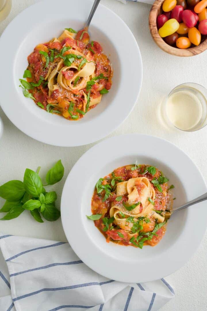 Easy, Fresh Tomato Pasta Sauce - A Fabulous Bite